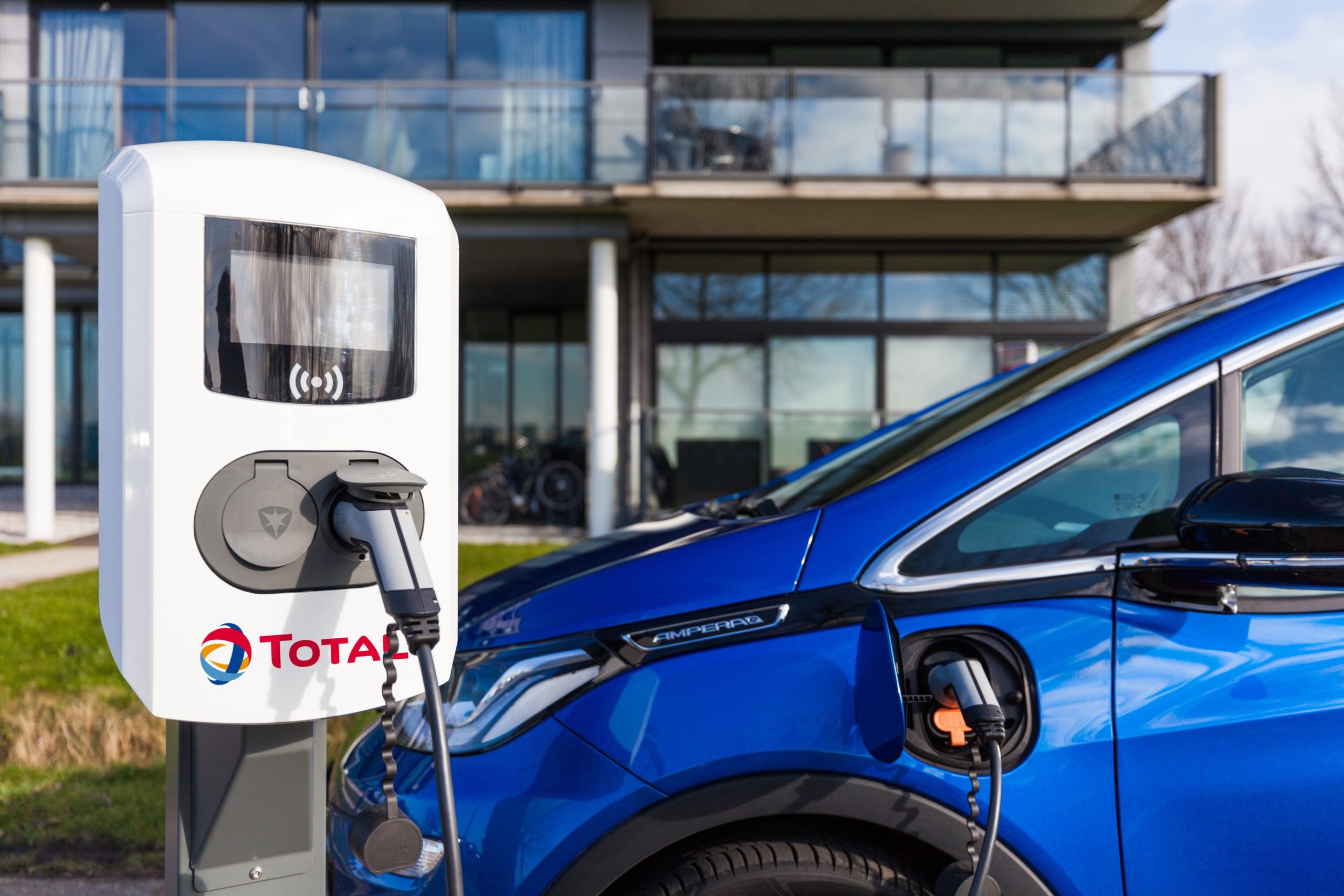 TotalEnergies to add 2,200 new EV charging points in Amsterdam ...